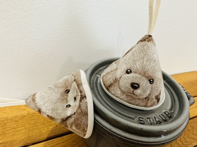 三角鍋つかみ★staub ストウブ ホーロー鍋★ミトン 鍋つかみ デニムリメイク | iichi ハンドメイド・アンティーク・食品・ギフト・手作り
