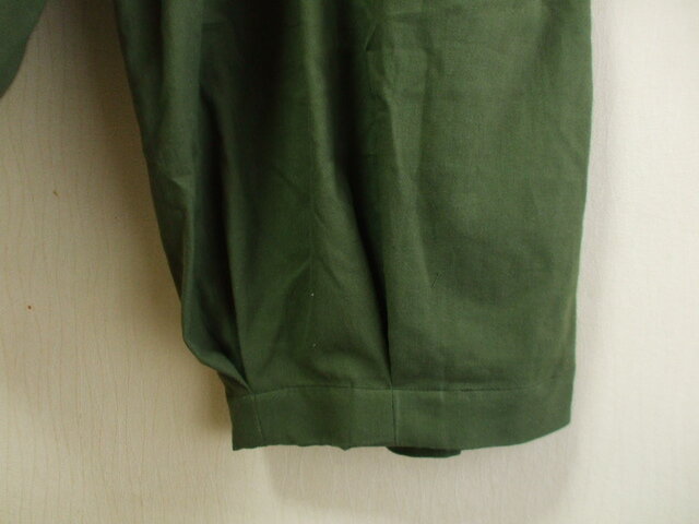 薄いカーキ系色 股上深めダボダボパンツ M～LLサイズ 綿100％ | iichi 日々の暮らしを心地よくするハンドメイドやアンティークのマーケットプレイス