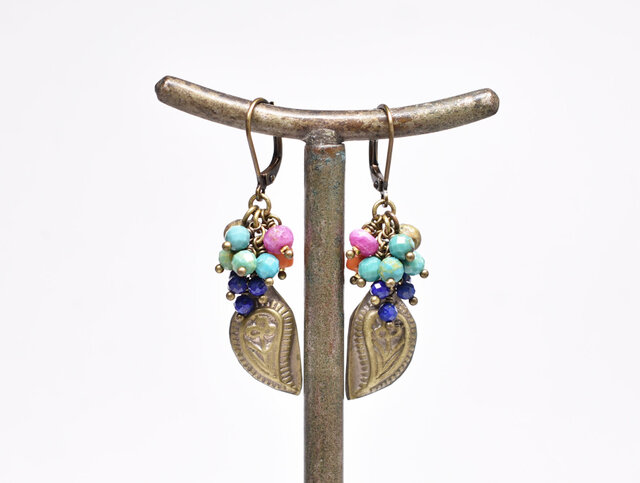 アフガニスタンメタルとたわわなラピス＆ターコイズ、ルビー、oldネパールコーラル、民族鈴のピアス | iichi 日々の暮らしを心地よくするハンドメイドやアンティークのマーケットプレイス