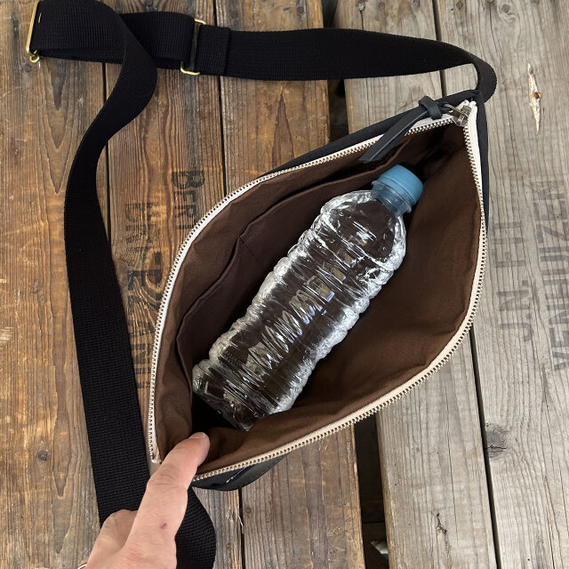 pappa：オレンジ（KONBU 撥水加工ナイロン素材ボディバッグ） 受注製作 | iichi ハンドメイド・アンティーク・食品・ギフト・手作り