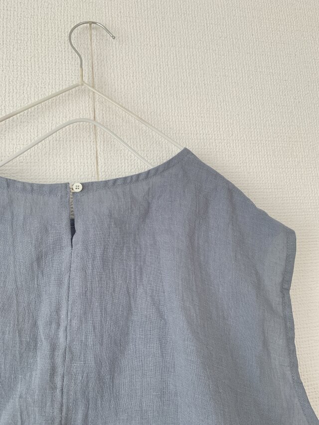 リネン後ろループボタンタンクトップ | iichi 日々の暮らしを心地よくするハンドメイドやアンティークのマーケットプレイス