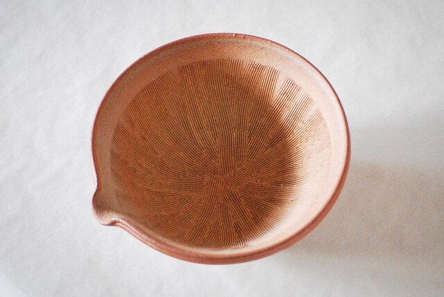 素焼きの片口すり鉢 no.2 | iichi 日々の暮らしを心地よくするハンドメイドやアンティークのマーケットプレイス