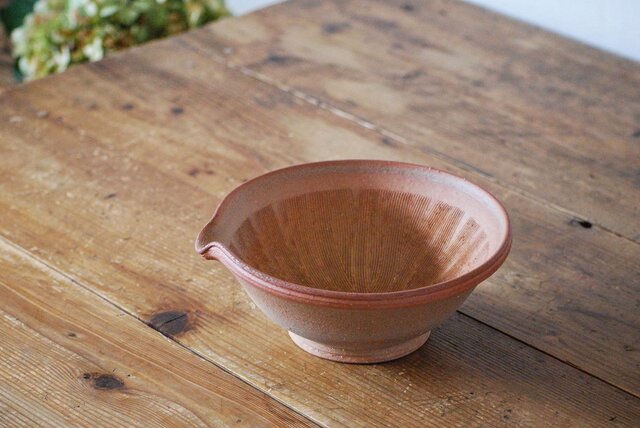 素焼きの片口すり鉢 no.2 | iichi 日々の暮らしを心地よくするハンドメイドやアンティークのマーケットプレイス