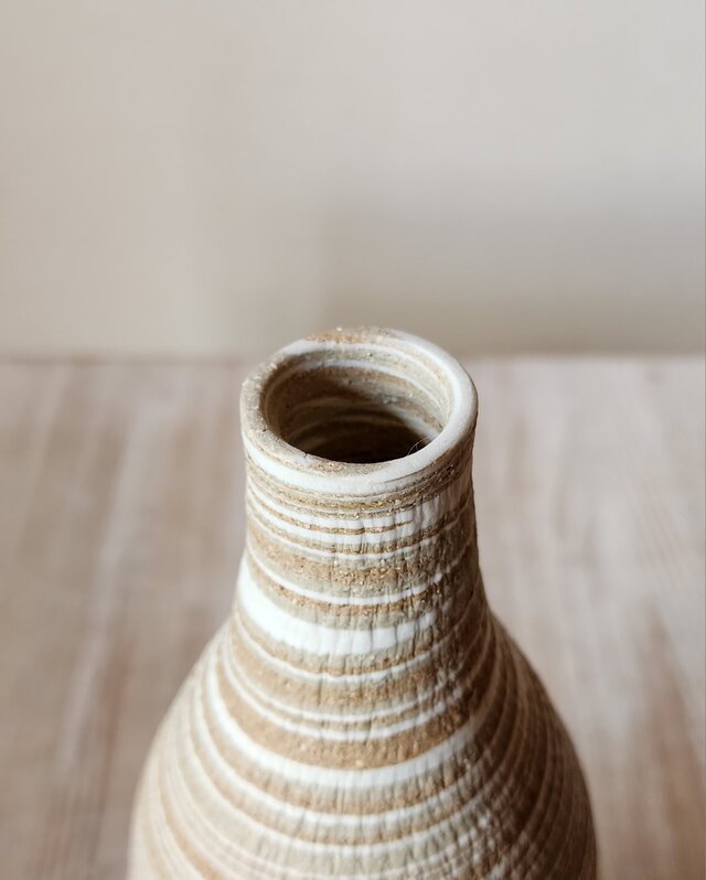 Red and white neriage vase [R85] | iichi ハンドメイド・アンティーク・食品・ギフト・手作り