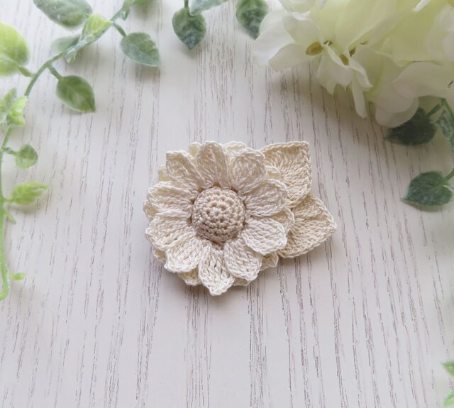 レース編み アンティーク風 向日葵のブローチ～Soleil～ | iichi ハンドメイド・アンティーク・食品・ギフト・手作り