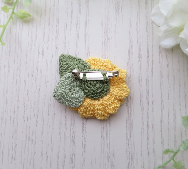 レース編み 向日葵のブローチ～Soleil～ | iichi 日々の暮らしを心地よくするハンドメイドやアンティークのマーケットプレイス