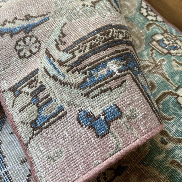 トルコヴィンテージラグ くすみ桜色×コバルトブルー かすれ 49×116 | iichi ハンドメイド・アンティーク・食品・ギフト・手作り