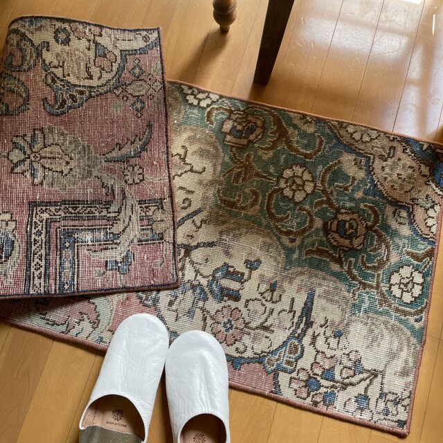 トルコヴィンテージラグ くすみ桜色×コバルトブルー かすれ 49×116 | iichi ハンドメイド・アンティーク・食品・ギフト・手作り