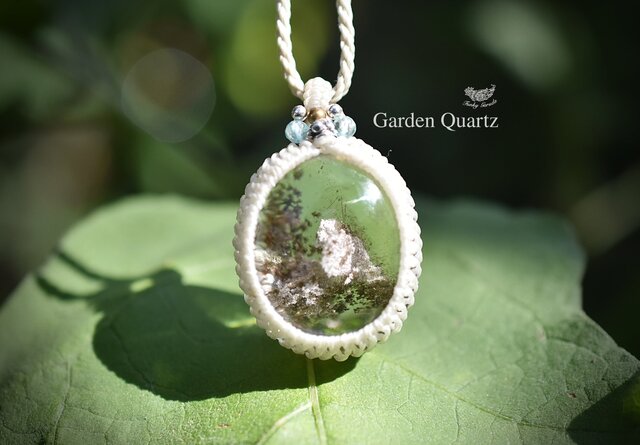 ピンクと緑★ガーデンクォーツ マクラメネックレス1161 | iichi 日々の暮らしを心地よくするハンドメイドやアンティークのマーケットプレイス