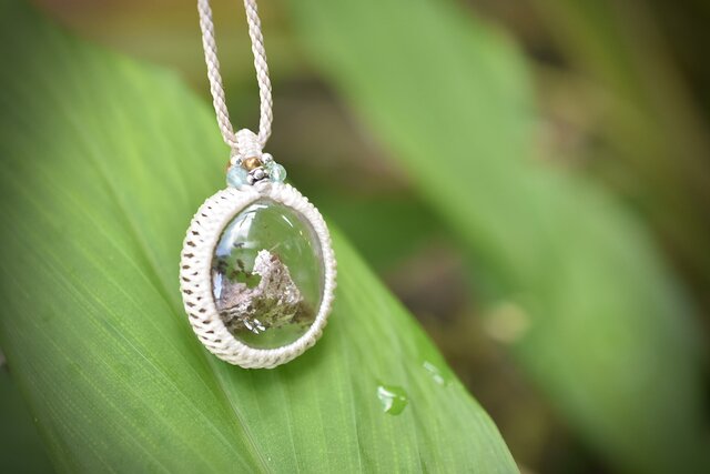 ピンクと緑★ガーデンクォーツ マクラメネックレス1161 | iichi 日々の暮らしを心地よくするハンドメイドやアンティークのマーケットプレイス