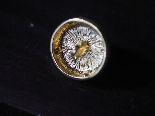 裏穴 28mm パールメタルボタン1個 | iichi 日々の暮らしを心地よくするハンドメイドやアンティークのマーケットプレイス