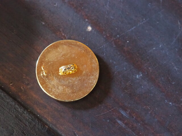 裏穴 25mm メタルボタン1個 | iichi 日々の暮らしを心地よくするハンドメイドやアンティークのマーケットプレイス