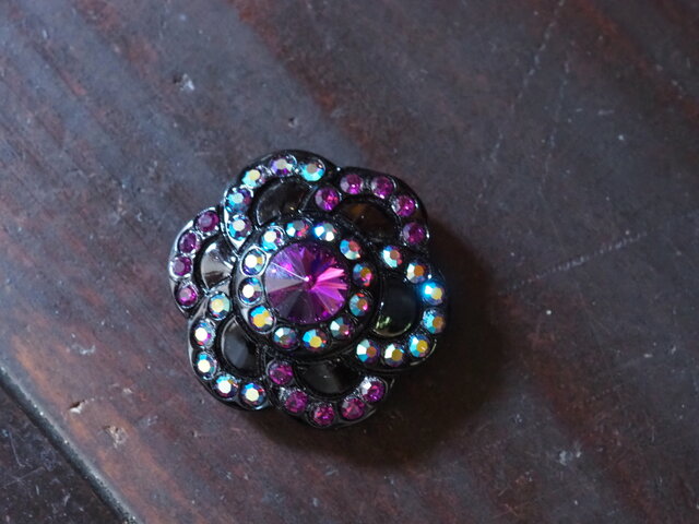 裏穴 28mm ボタン1個 | iichi 日々の暮らしを心地よくするハンドメイドやアンティークのマーケットプレイス