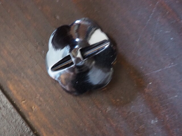 裏穴 28mm ボタン1個 | iichi 日々の暮らしを心地よくするハンドメイドやアンティークのマーケットプレイス