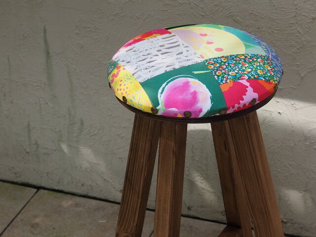 AMBERオリジナルデザインレースのスツール | iichi 日々の暮らしを心地よくするハンドメイドやアンティークのマーケットプレイス