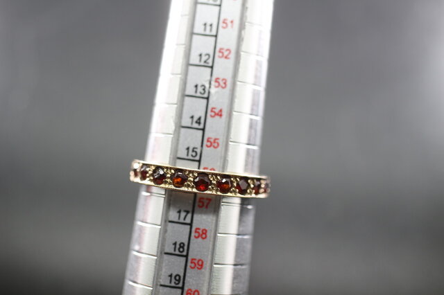 絶品 英国 1978年 ビンテージ イギリス ゴールド 指輪 リング 天然 ガーネット 純金率 375 鑑定書 J112 | iichi ハンドメイド・アンティーク・食品・ギフト・手作り