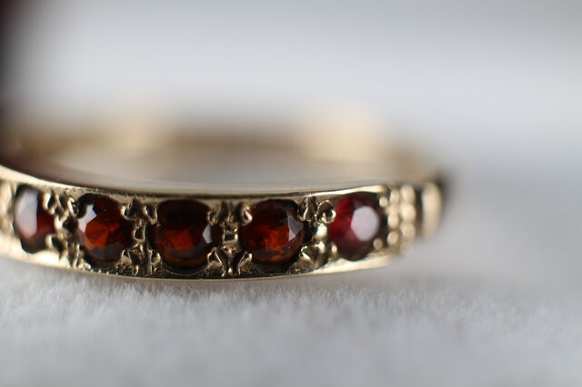 絶品 英国 1978年 ビンテージ イギリス ゴールド 指輪 リング 天然 ガーネット 純金率 375 鑑定書 J112 | iichi ハンドメイド・アンティーク・食品・ギフト・手作り