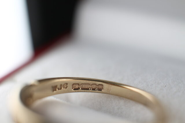 絶品 英国 1978年 ビンテージ イギリス ゴールド 指輪 リング 天然 ガーネット 純金率 375 鑑定書 J112 | iichi ハンドメイド・アンティーク・食品・ギフト・手作り