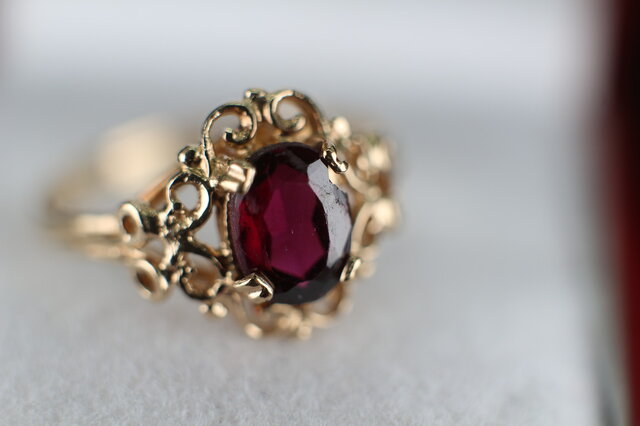 英国 1996年 ビンテージ イギリス ゴールド 指輪 天然 ガーネット 純金率 375 レディース 鑑定書 J116 | iichi ハンドメイド・アンティーク・食品・ギフト・手作り