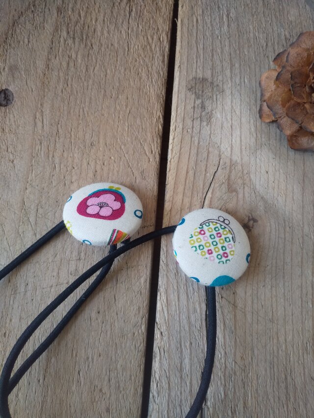 くるみボタンヘアゴム | iichi - ハンドメイド・アンティーク・食品・ギフト・手作り