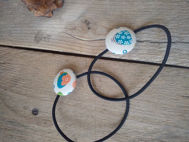 くるみボタンヘアゴム | iichi - ハンドメイド・アンティーク・食品・ギフト・手作り