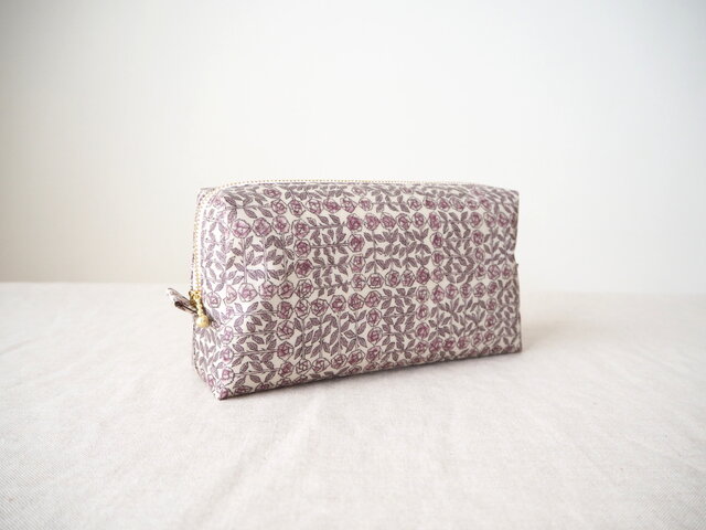 ラミネートスクエアポーチ 「Sleeping rose」パープル | iichi - ハンドメイド・アンティーク・食品・ギフト・手作り