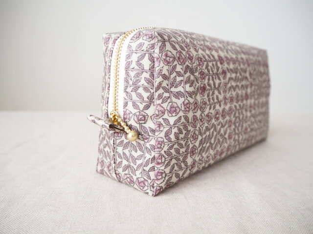 ラミネートスクエアポーチ 「Sleeping rose」パープル | iichi - ハンドメイド・アンティーク・食品・ギフト・手作り