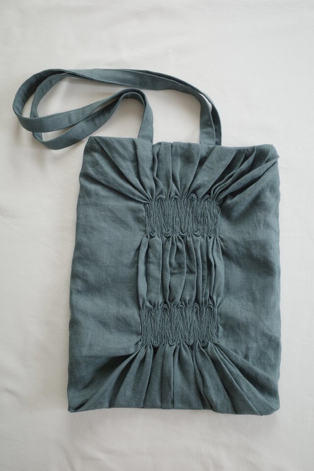 Smocking刺繍のトートバッグ | iichi 日々の暮らしを心地よくするハンドメイドやアンティークのマーケットプレイス