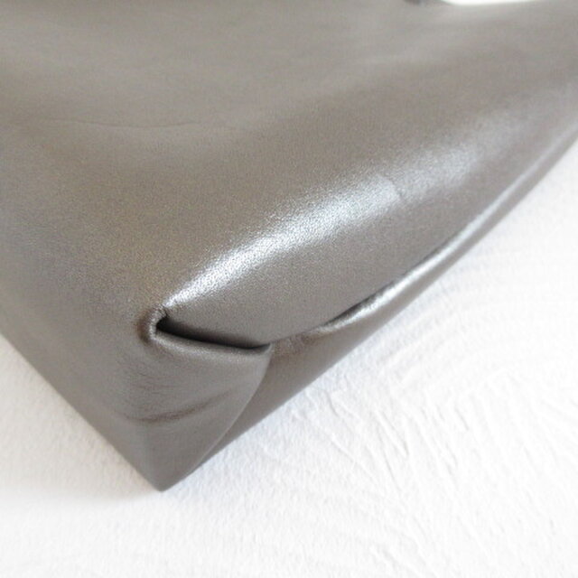 ☆新作☆《牛革》ぷっくり三角マチ♪BOXサコッシュ・スムース・ブロンズ・0132 | iichi 日々の暮らしを心地よくするハンドメイドやアンティークのマーケットプレイス