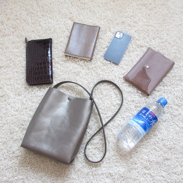 ☆新作☆《牛革》ぷっくり三角マチ♪BOXサコッシュ・スムース・ブロンズ・0132 | iichi 日々の暮らしを心地よくするハンドメイドやアンティークのマーケットプレイス