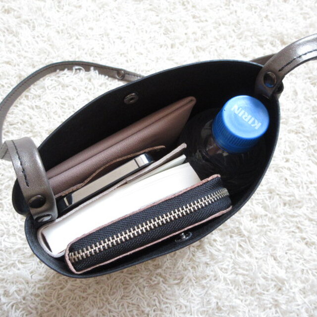 ☆新作☆《牛革》ぷっくり三角マチ♪BOXサコッシュ・スムース・ブロンズ・0132 | iichi 日々の暮らしを心地よくするハンドメイドやアンティークのマーケットプレイス