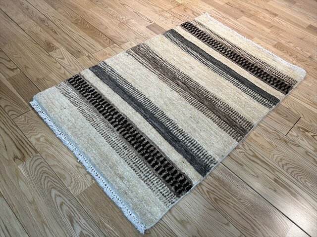 四季を楽しむオールシーズンラグ オーガニックラグ ガゼニベカール 97x63cm BP14 | iichi 日々の暮らしを心地よくするハンドメイドやアンティークのマーケットプレイス