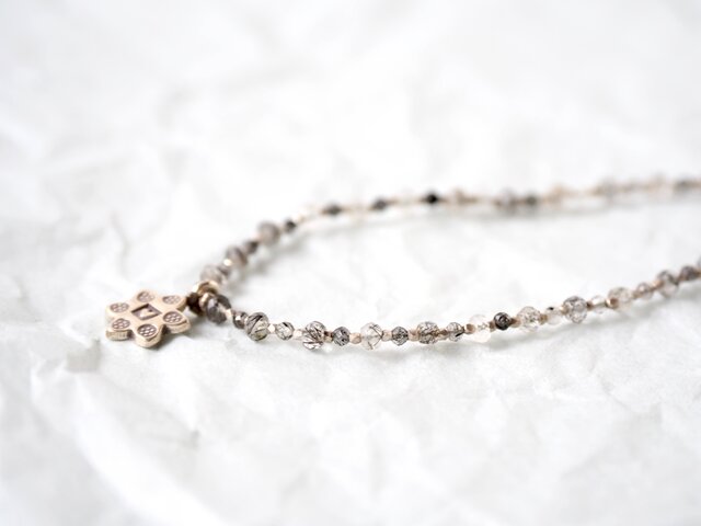 -Tormarline quartz- charm top pendant | iichi 日々の暮らしを心地よくするハンドメイドやアンティークのマーケットプレイス