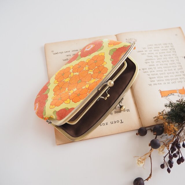ヴィンテージ生地の親子がま口長財布 / ライムにオレンジの花 ticket(vf-lmor) | iichi ハンドメイド・アンティーク・食品・ギフト・手作り