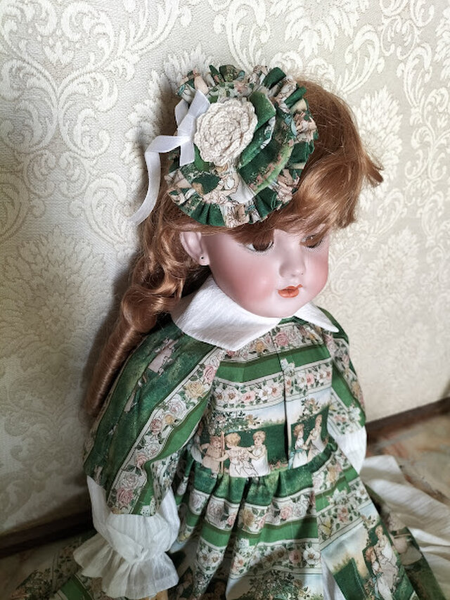 ドールの背丈が67～70cm用 着重ね風ドレスとヘア飾り （グリーン） | iichi 日々の暮らしを心地よくするハンドメイドやアンティークのマーケットプレイス