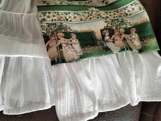 ドールの背丈が67～70cm用 着重ね風ドレスとヘア飾り （グリーン） | iichi 日々の暮らしを心地よくするハンドメイドやアンティークのマーケットプレイス