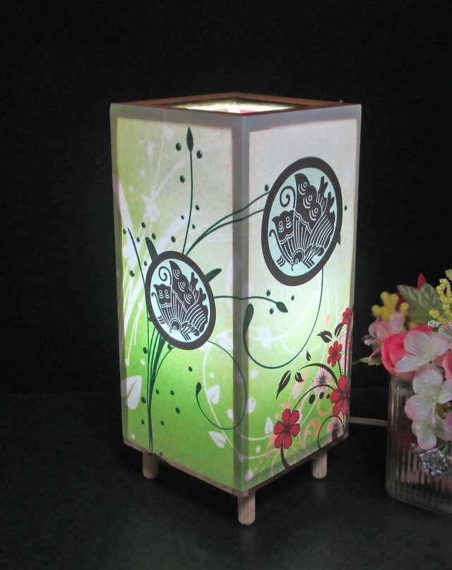 癒し家紋・家紋の宿り木／丸に揚羽蝶 LED･厚紙張貼･軽量／GK-008 | iichi ハンドメイド・アンティーク・食品・ギフト・手作り