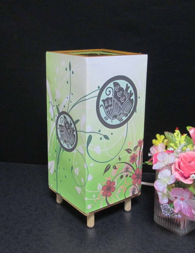 癒し家紋・家紋の宿り木／丸に揚羽蝶 LED･厚紙張貼･軽量／GK-008 | iichi ハンドメイド・アンティーク・食品・ギフト・手作り