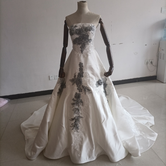 エレガント オフホワイト ドレス Aライン ベアトップ 繊細レース 結婚式/披露宴 | iichi ハンドメイド・アンティーク・食品・ギフト・手作り