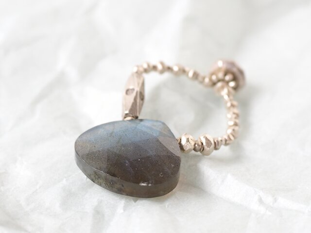 beads ring -大粒ラブラドライト- silver950 | iichi 日々の暮らしを心地よくするハンドメイドやアンティークのマーケットプレイス