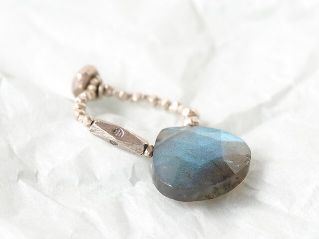 beads ring -大粒ラブラドライト- silver950 | iichi 日々の暮らしを心地よくするハンドメイドやアンティークのマーケットプレイス
