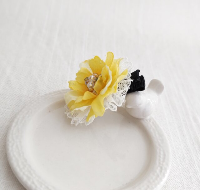 yellow flower clip | iichi 日々の暮らしを心地よくするハンドメイドやアンティークのマーケットプレイス