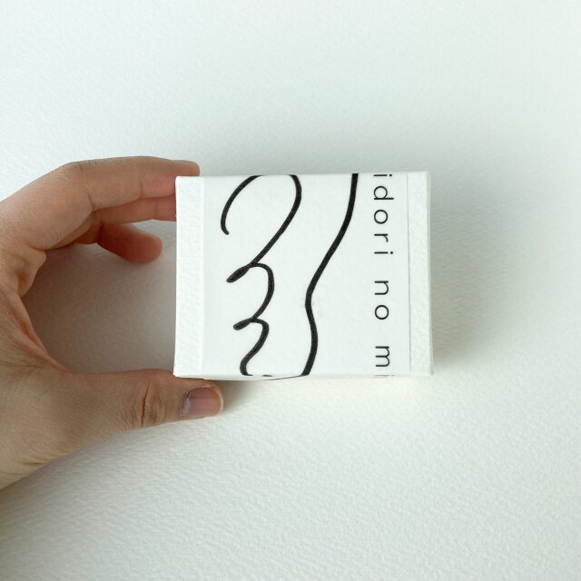 苔の刺繍ブローチ ピンバッジタイプ | iichi 日々の暮らしを心地よくするハンドメイドやアンティークのマーケットプレイス