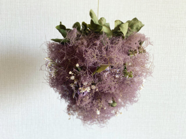 スモークツリーのフライングフラワーボール･リース ruby (b) | iichi ハンドメイド・アンティーク・食品・ギフト・手作り