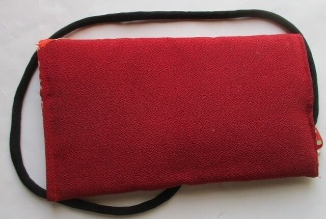 7290 縮緬の着物と羽織裏で作った和風財布・ポーチ ＃送料無料 | iichi 日々の暮らしを心地よくするハンドメイドやアンティークのマーケットプレイス