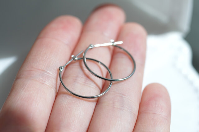 【送料無料】Pt900 1×20mm フープピアス ペア | iichi ハンドメイド・アンティーク・食品・ギフト・手作り