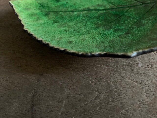 アジサイの葉型プレート 22cm | iichi 日々の暮らしを心地よくするハンドメイドやアンティークのマーケットプレイス