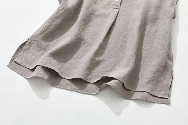 品よくきこなせるリネンブラウス フレンチスリーブトップス グレー 230801-3 | iichi 日々の暮らしを心地よくするハンドメイドやアンティークのマーケットプレイス