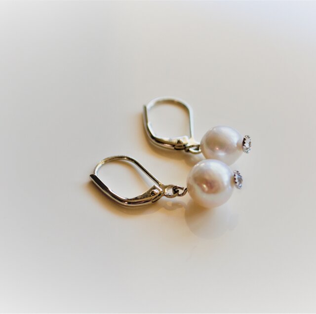 ★淡水バロックパールのシンプルピアス（金具変更可能）＊ホワイト＊7～8mm★ | iichi 日々の暮らしを心地よくするハンドメイドやアンティークのマーケットプレイス