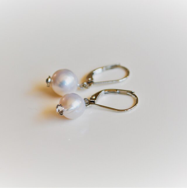 ★淡水バロックパールのシンプルピアス（金具変更可能）＊ホワイト＊7～8mm★ | iichi 日々の暮らしを心地よくするハンドメイドやアンティークのマーケットプレイス